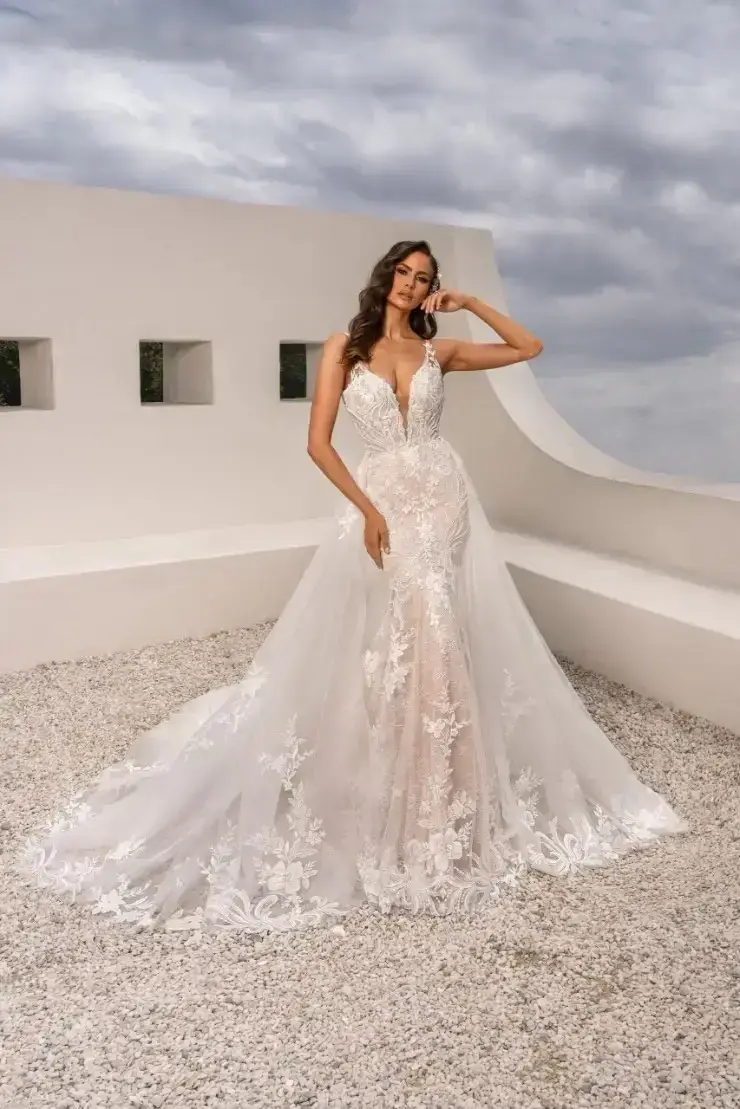 Best Wedding Dress Styles for Spring Garden and Beach Weddings